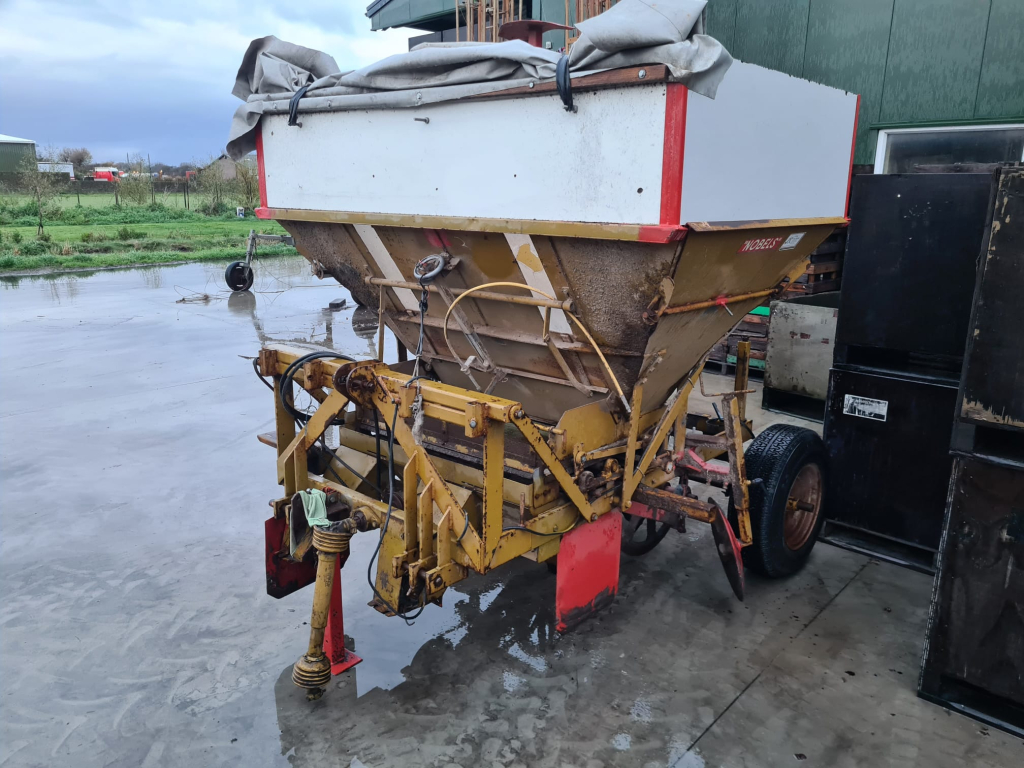 Organische mest strooier | HB Veilen B.V.