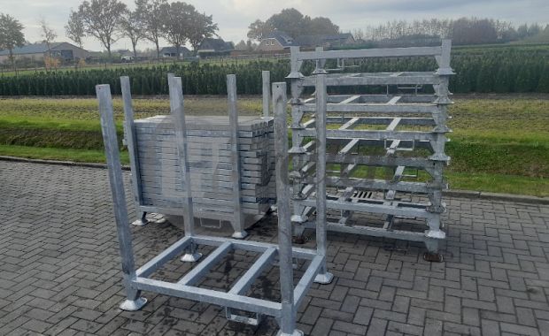 Stapelrekken met buizen | HB Veilen B.V.